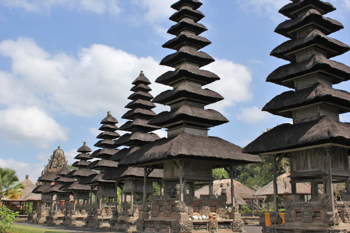 Temple touring on 2 wheels (Bali) – Marie & Emma's Travel Journal